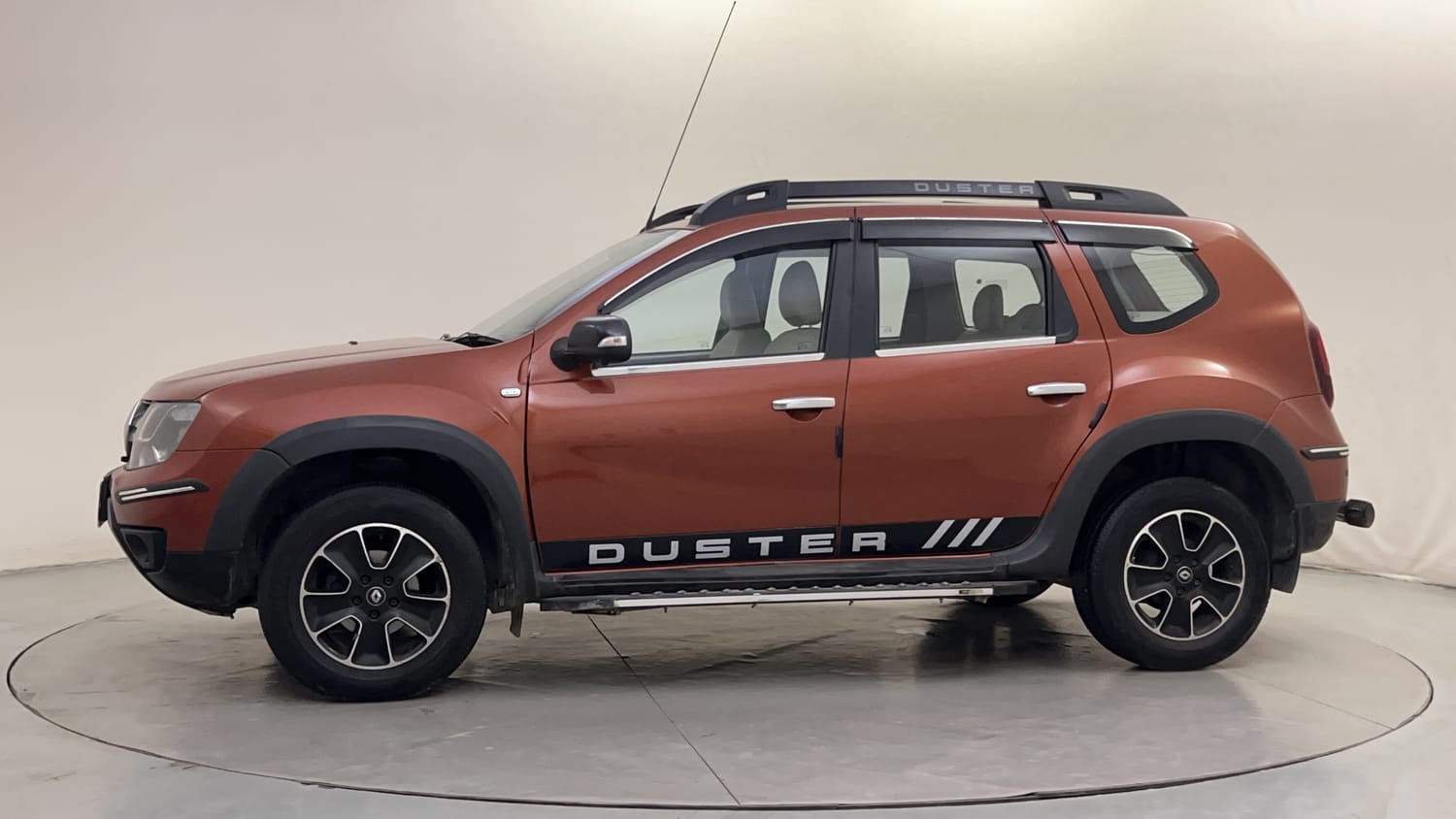 Buy Used Renault Duster Petrol RXS CVT of 2017 model @ 5,77,000 INR in ...