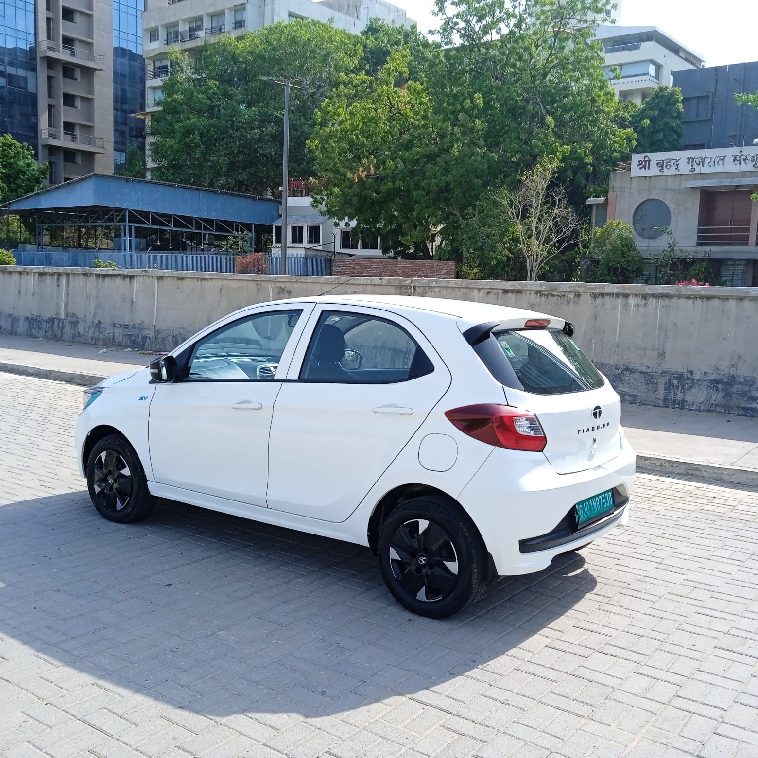 Buy Used Tata Tiago EV XT LR of 2024 model @ 6,90,000 INR in Ahmedabad ...