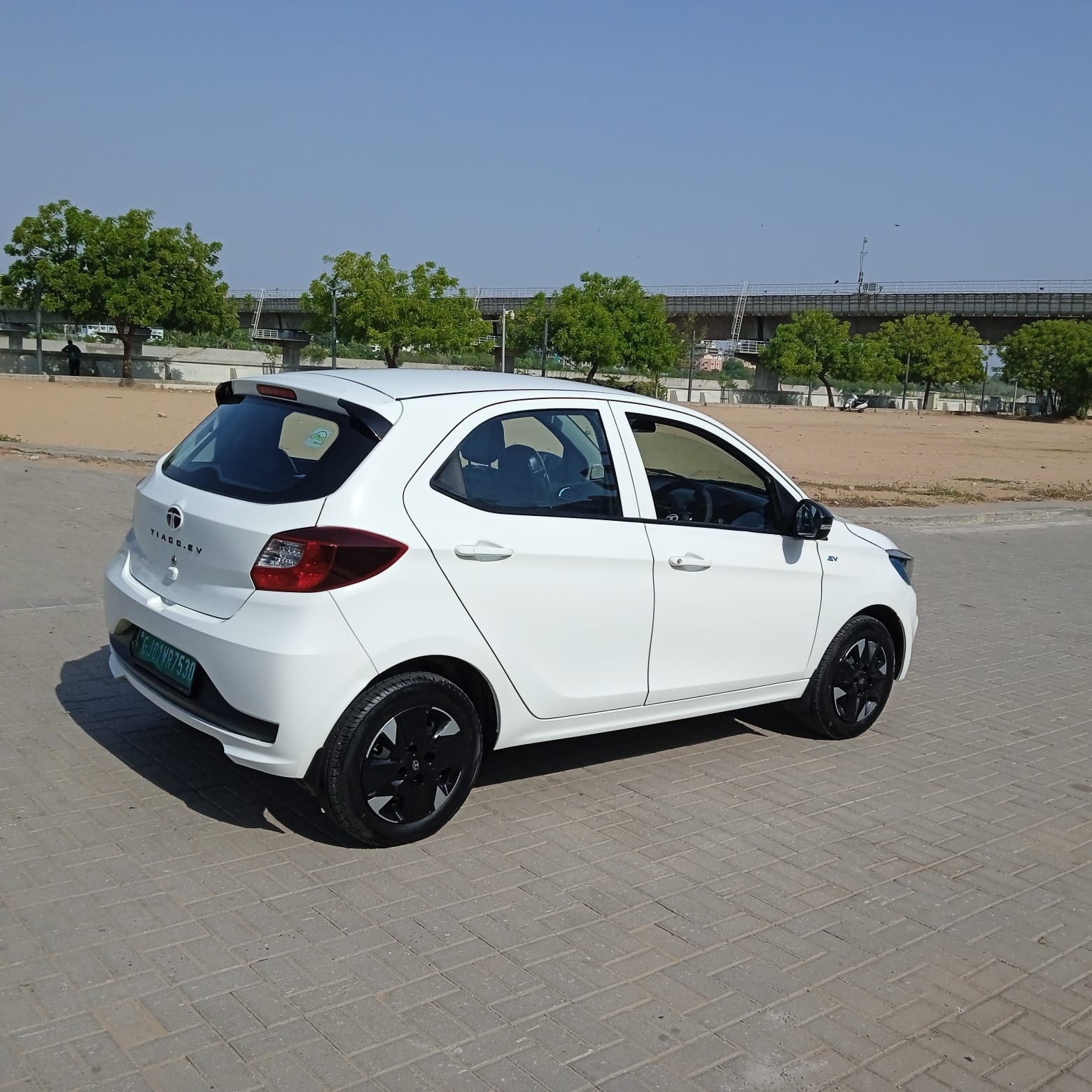Buy Used Tata Tiago EV XT LR of 2024 model @ 6,90,000 INR in Ahmedabad ...