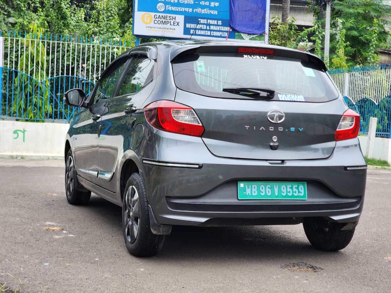 Buy Used Tata Tiago EV XT LR of 2023 model @ 6,25,000 INR in Kolkata ...