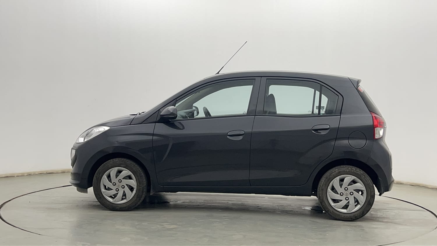 Buy Used Hyundai Santro Sportz AMT of 2021 model @ 4,31,000 INR in ...