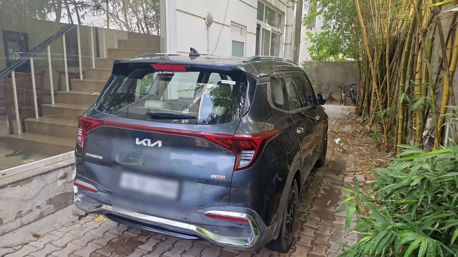 Buy Used Kia Carens Luxury Plus Turbo 6 STR 2022-2023 of 2022 model @ 9 ...