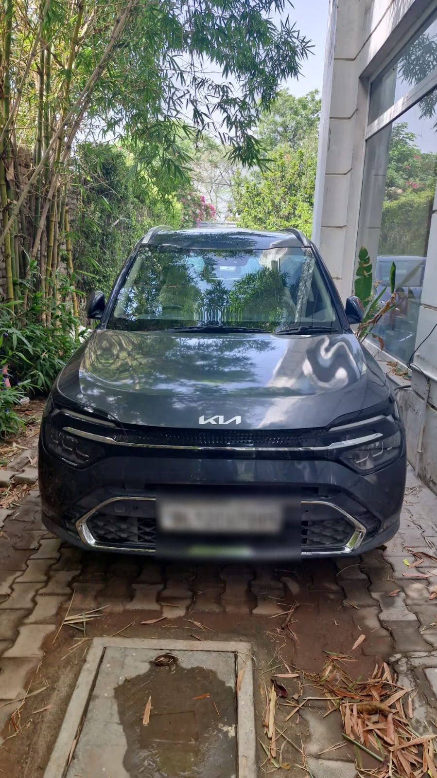 Buy Used Kia Carens Luxury Plus Turbo 6 STR 2022-2023 of 2022 model @ 9 ...