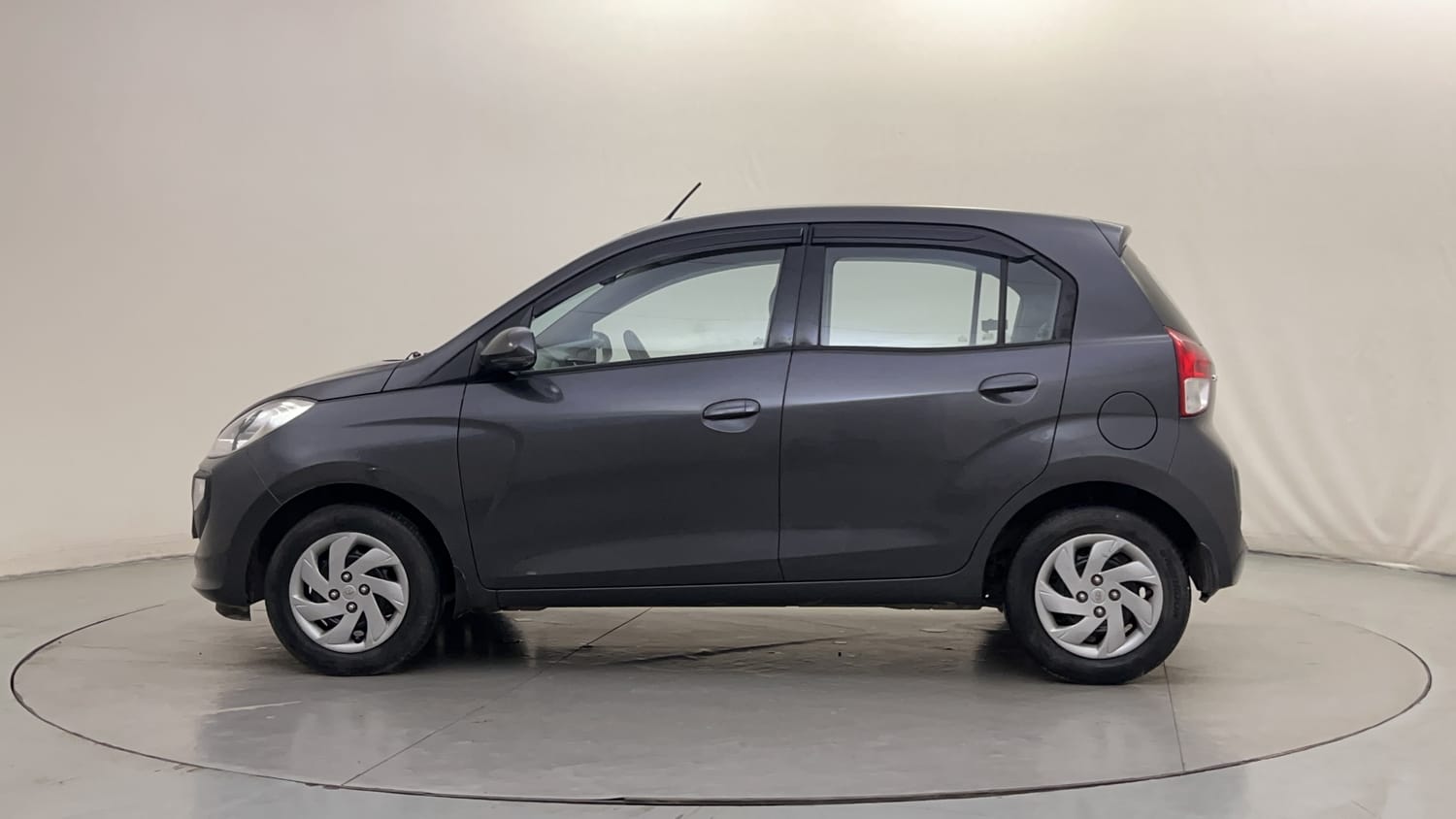 Buy Used Hyundai Santro Sportz AMT of 2020 model @ 4,33,000 INR in ...