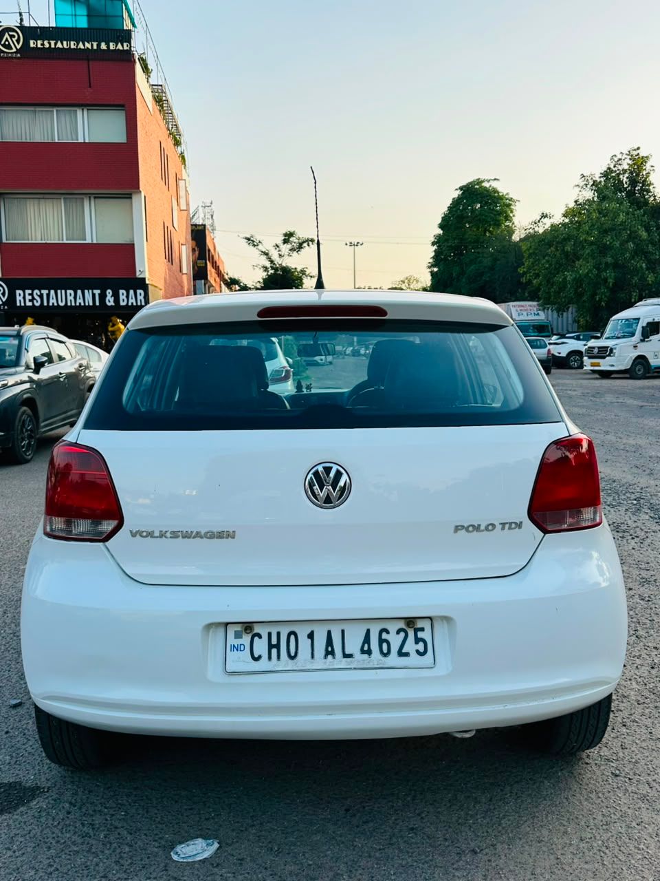 Buy Used Volkswagen Polo Petrol Trendline 1.2L of 2011 model @ 2,35,000 ...