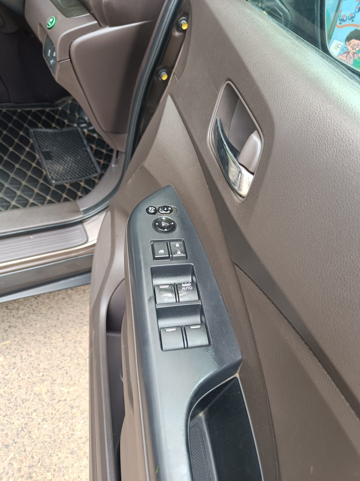 Buy Used Honda CR-V 2.0L 2WD AT of 2016 model @ 9,90,000 INR in Delhi ...