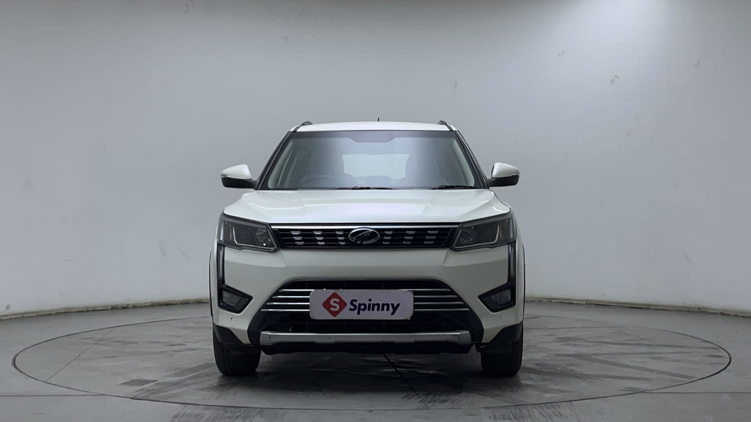 Buy Used Mahindra XUV300 W8 Opt AMT of 2022 model @ 9,55,000 INR in ...