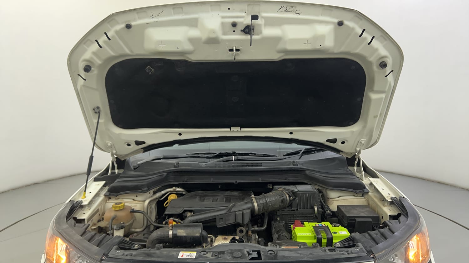 Buy Used Mahindra XUV300 W6 Turbo of 2022 model @ 6,80,056 INR in ...