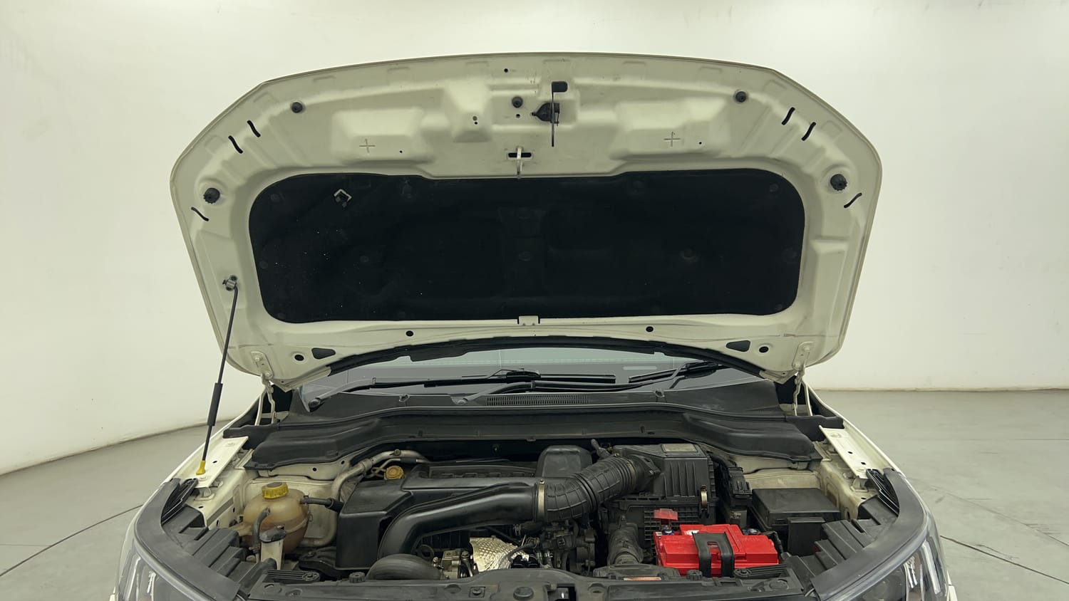 Buy Used Mahindra XUV300 W8 Opt Diesel of 2022 model @ 10,60,290 INR in ...