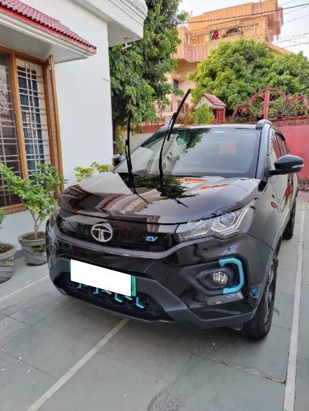 Buy Used Tata Nexon EV XZ Plus Lux Dark Edition of 2021 model @ 8 ...