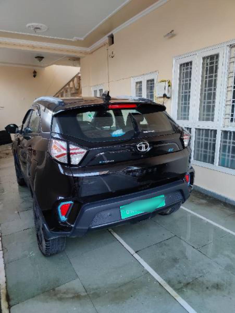 Buy Used Tata Nexon EV XZ Plus Lux Dark Edition of 2021 model @ 8 ...