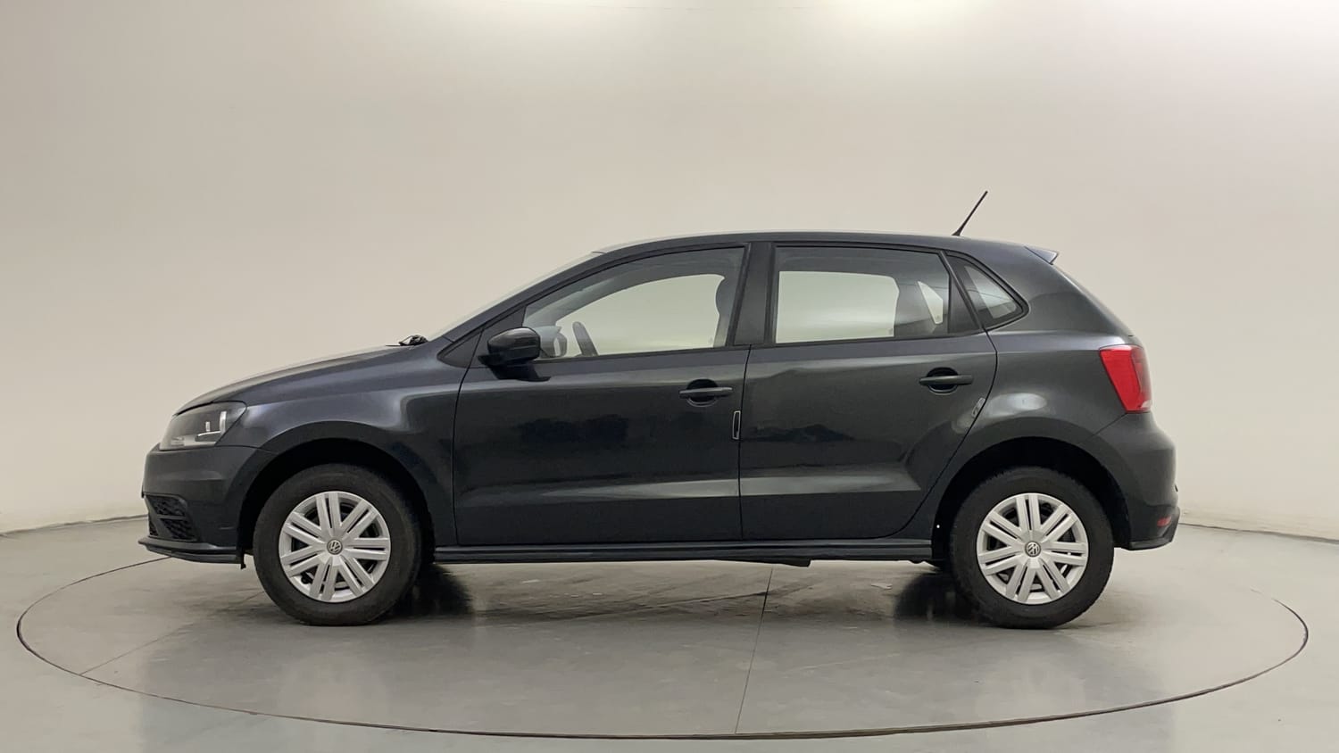 Buy Used Volkswagen Polo 1.0 MPI Trendline of 2022 model @ 6,95,000 INR ...
