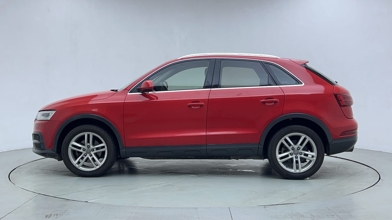 Buy Used Audi Q3 30 TFSI Premium FWD of 2018 model @ 16,15,440 INR in ...