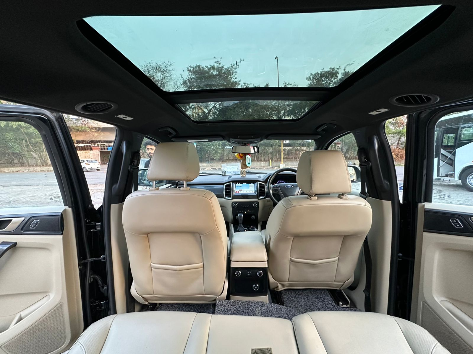 Buy Used Ford Endeavour 3.2 Titanium AT 4X4 of 2019 model @ 20,90,000 ...