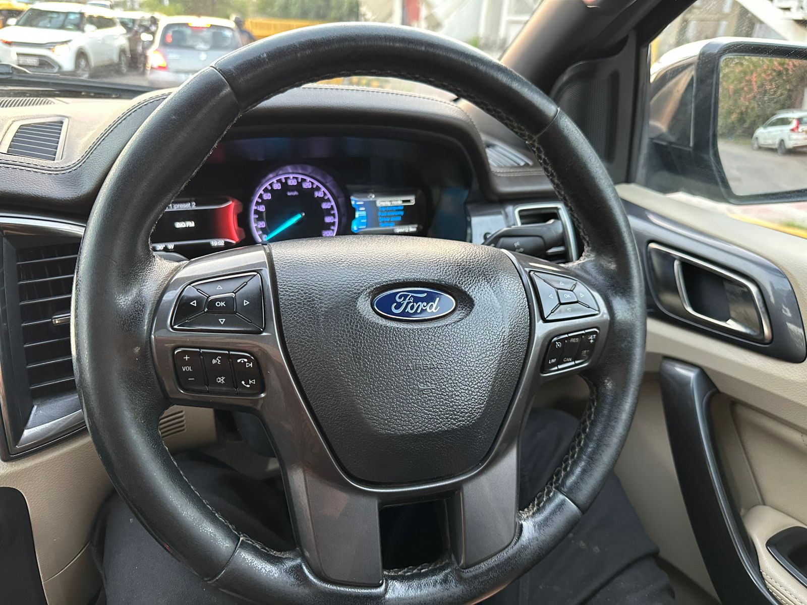 Buy Used Ford Endeavour 3.2 Titanium AT 4X4 of 2019 model @ 20,90,000 ...