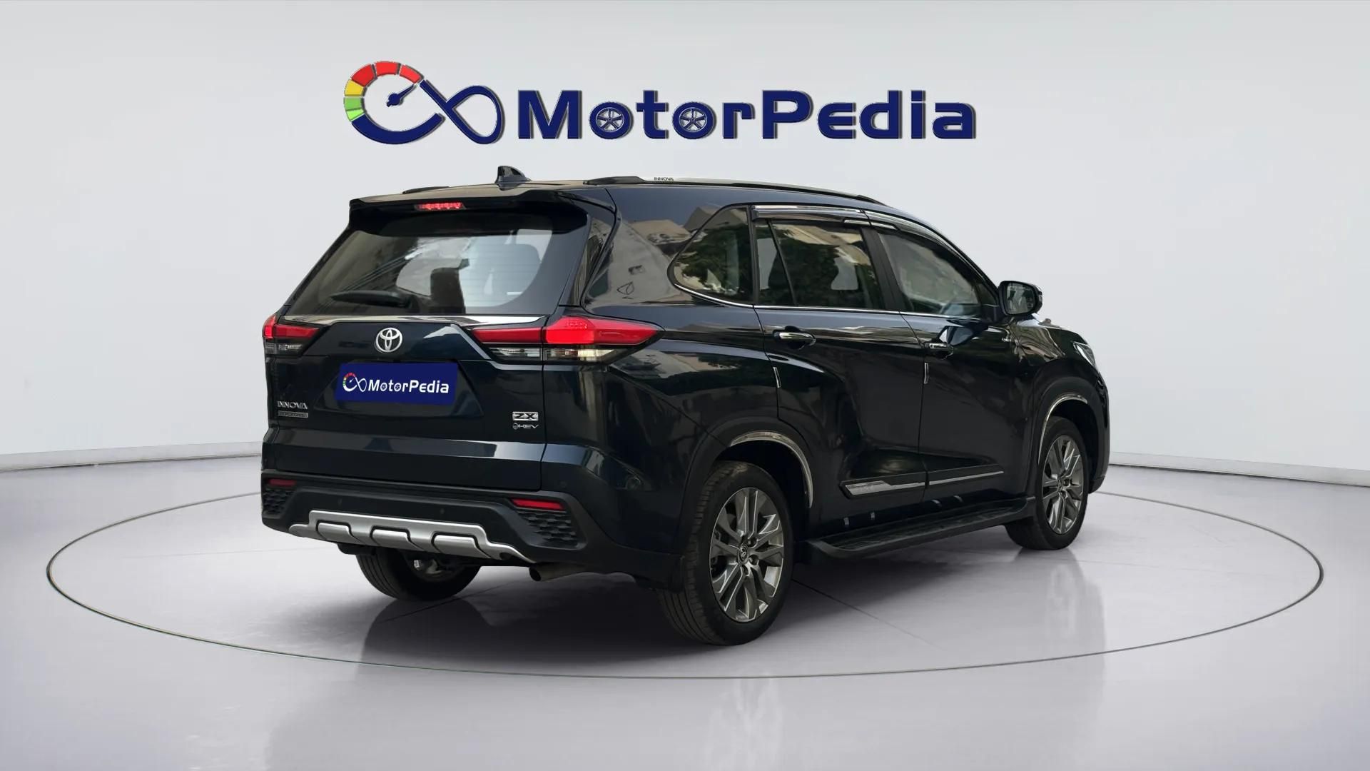 Buy Used Toyota Innova Hycross ZX Hybrid of 2025 model @ 36,10,845 INR ...
