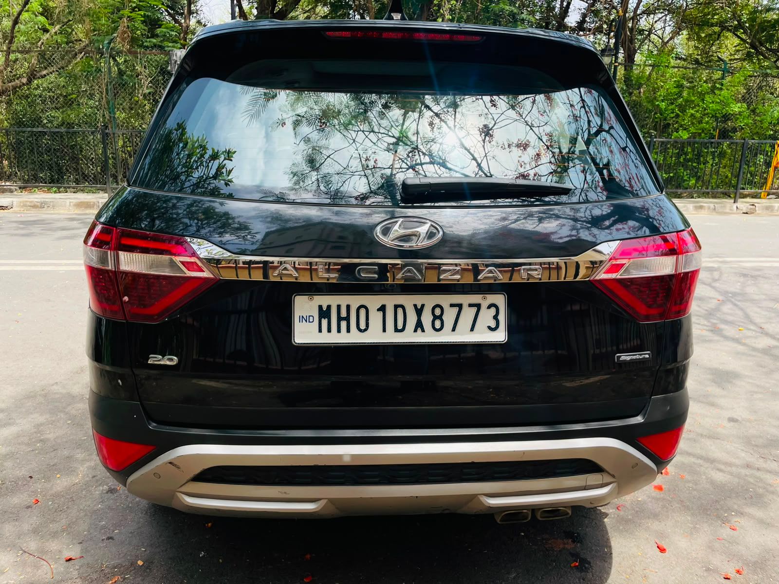 Buy Used Hyundai Alcazar Signature Optional AT of 2022 model @ 15 ...