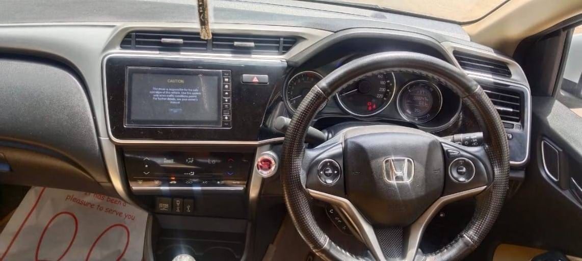 Buy Used Honda City V MT of 2022 model @ 9,75,000 INR in Chennai ...