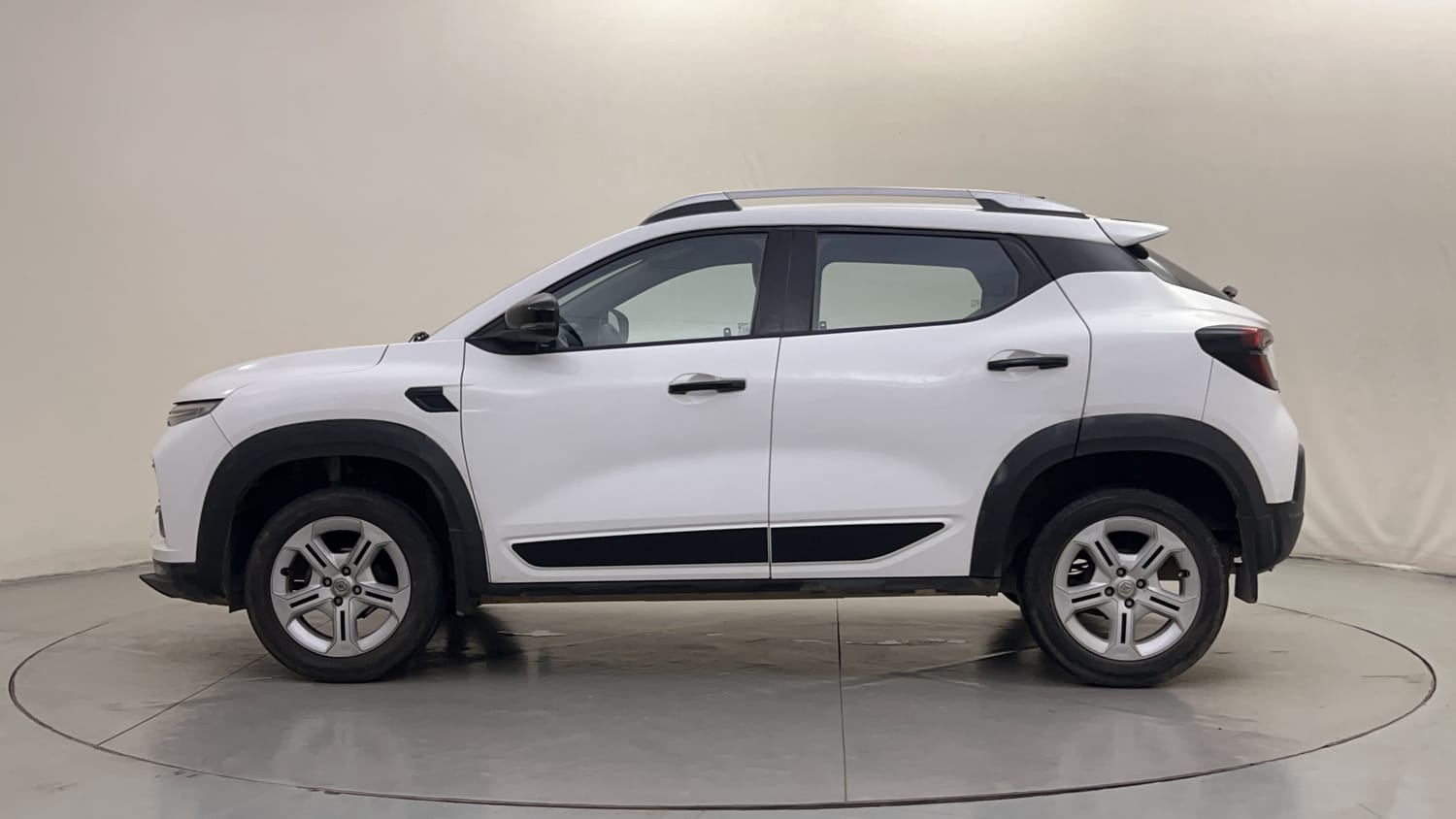 Buy Used Renault Kiger RXT AMT of 2022 model @ 6,29,000 INR in ...