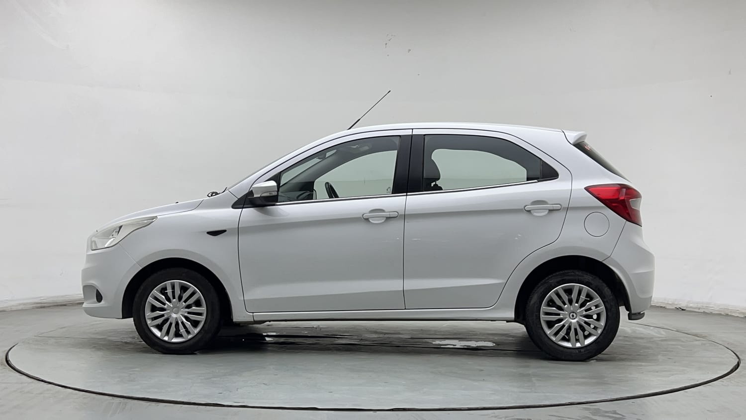 Buy Used Ford Figo Trend of 2017 model @ 3,37,000 INR in Gurgaon ...