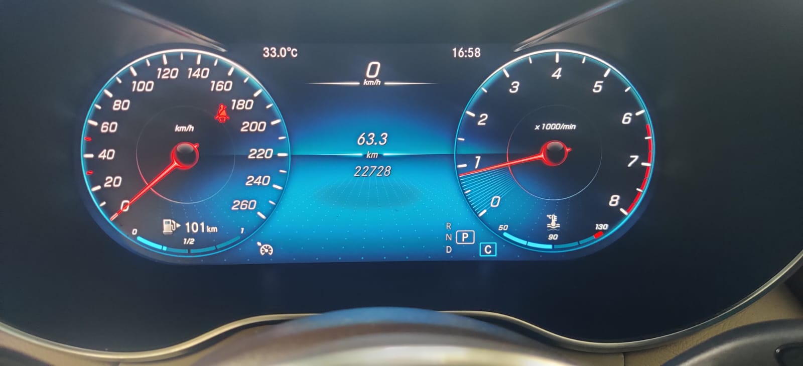Buy Used Mercedes-Benz GLC 200 of 2022 model @ 48,00,000 INR in Mumbai ...