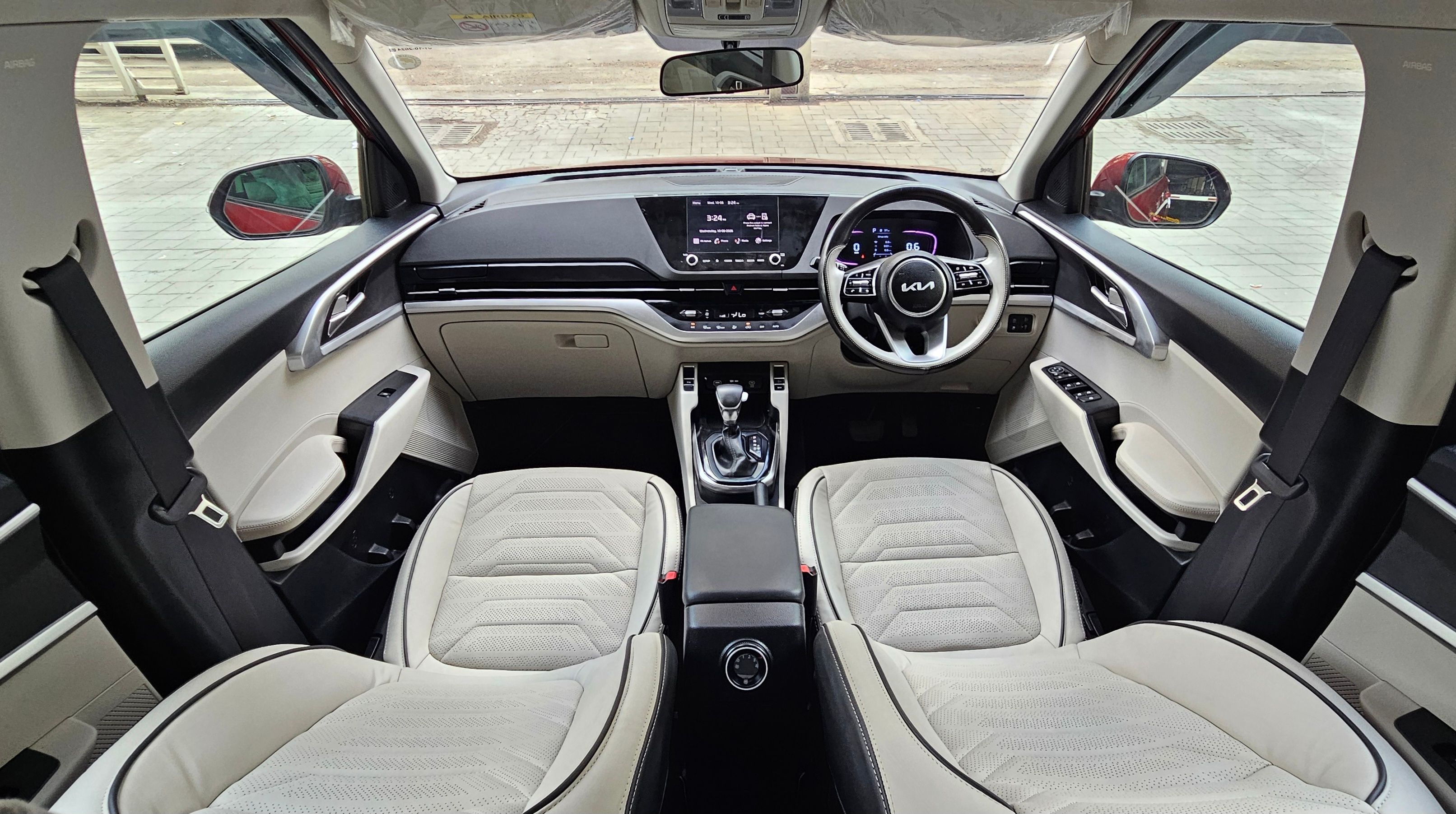 Buy Used Kia Carens Prestige Plus Opt DCT of 2024 model @ 14,95,000 INR ...