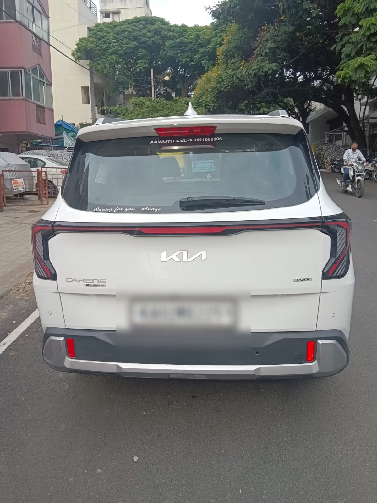 Buy Used Kia Carens Gravity of 2025 model @ 18,75,000 INR in Bangalore ...