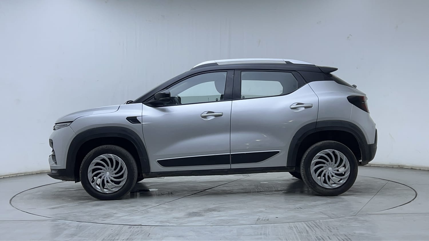 Buy Used Renault Kiger Techno Turbo CVT of 2021 model @ 5,56,000 INR in ...