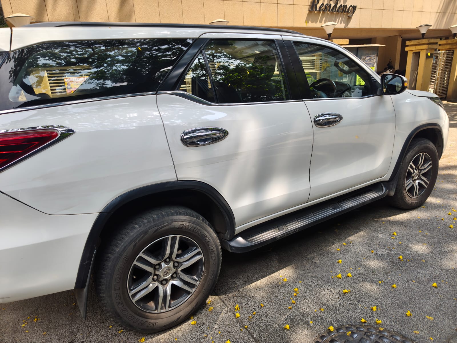 Buy Used Toyota Fortuner 2.8 2WD MT BSIV of 2019 model @ 25,95,000 INR ...