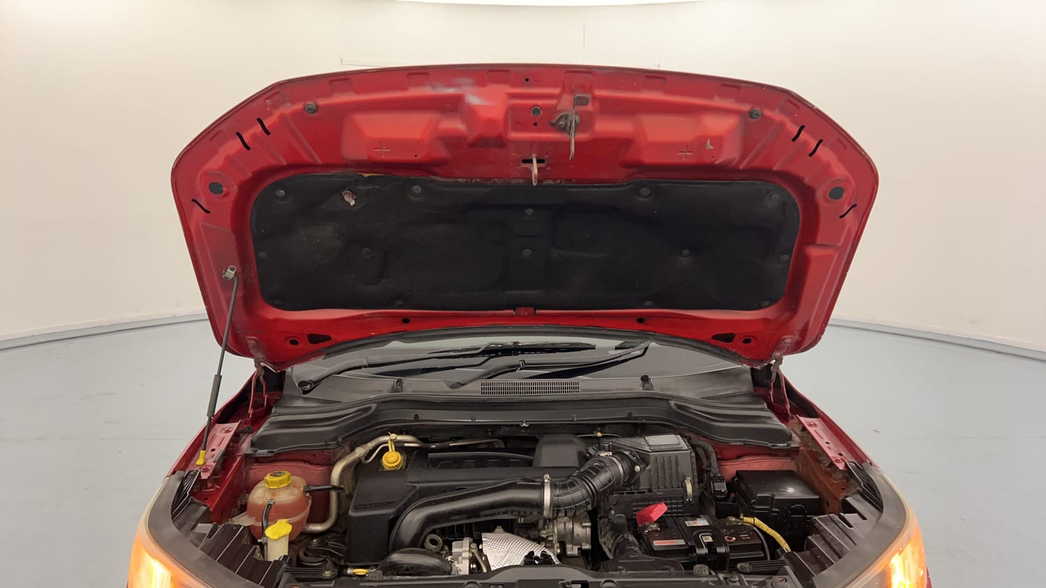 Buy Used Mahindra XUV300 W8 Opt DT Diesel of 2019 model @ 6,09,000 INR ...