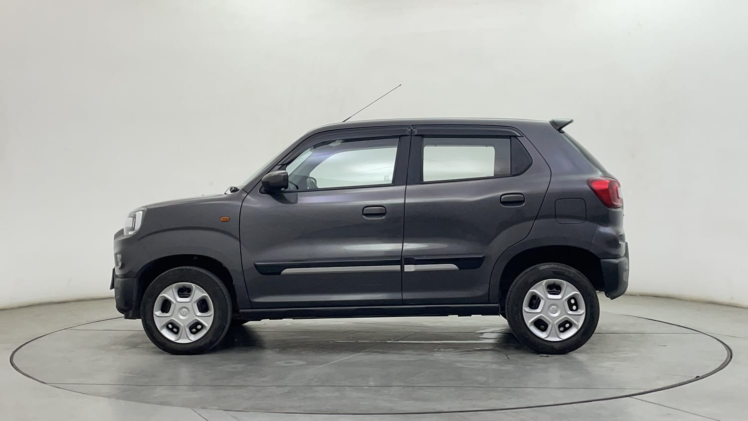 Buy Used Maruti S-Presso VXi Plus Opt AT of 2024 model @ 5,15,000 INR ...