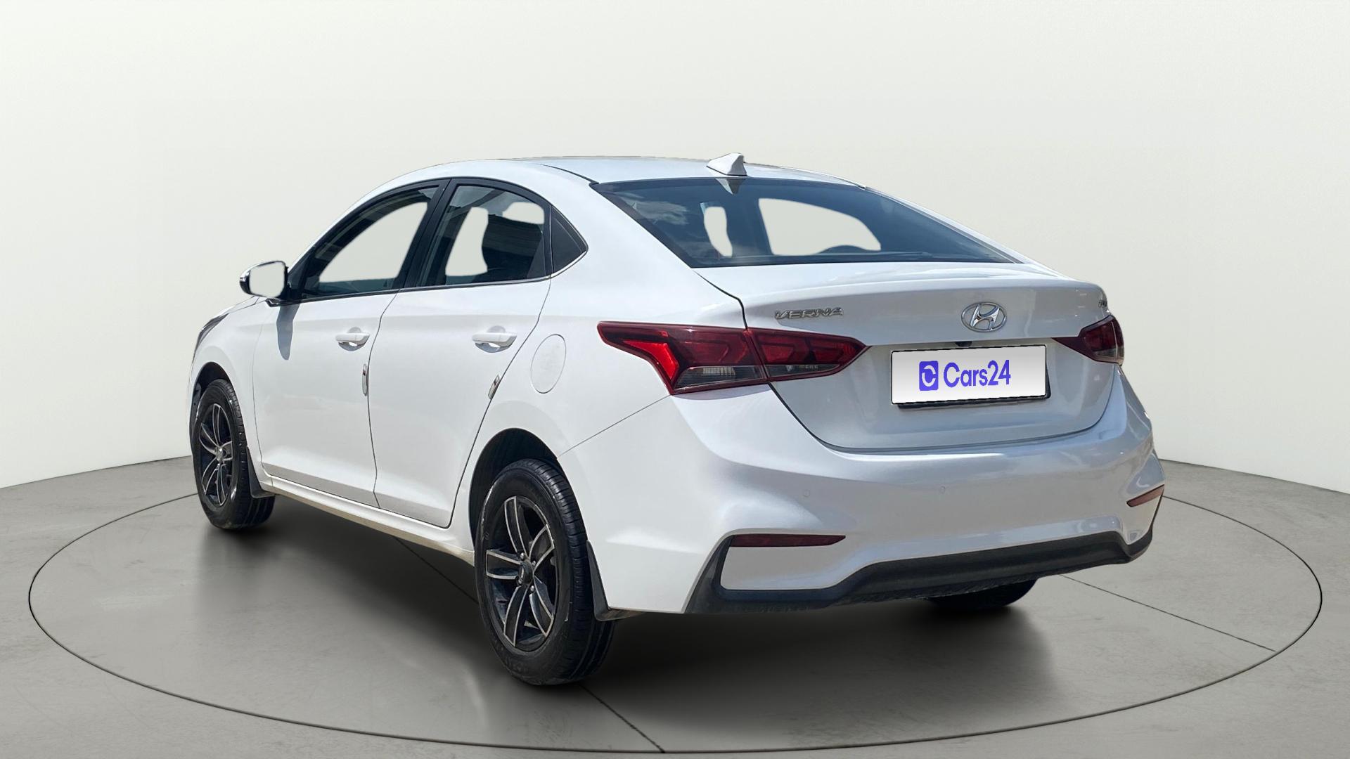 Buy Used Hyundai Verna CRDi 1.6 EX of 2018 model @ 6,88,747 INR in ...