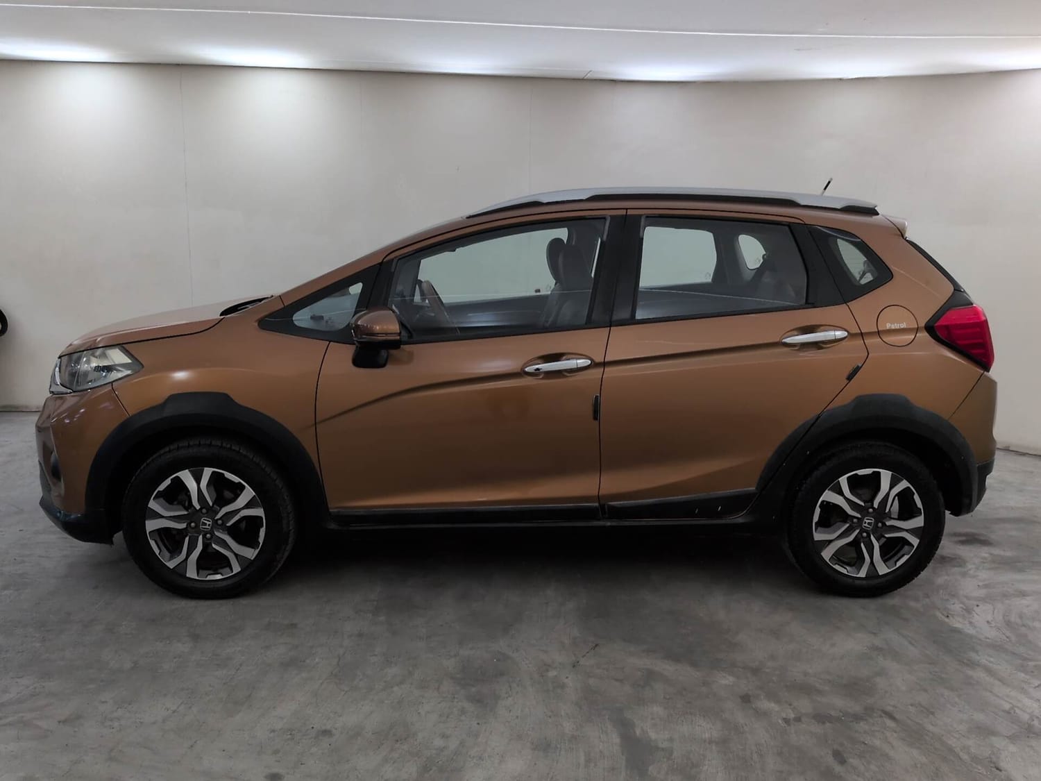 Buy Used Honda WR-V i-VTEC VX of 2017 model @ 5,46,000 INR in ...