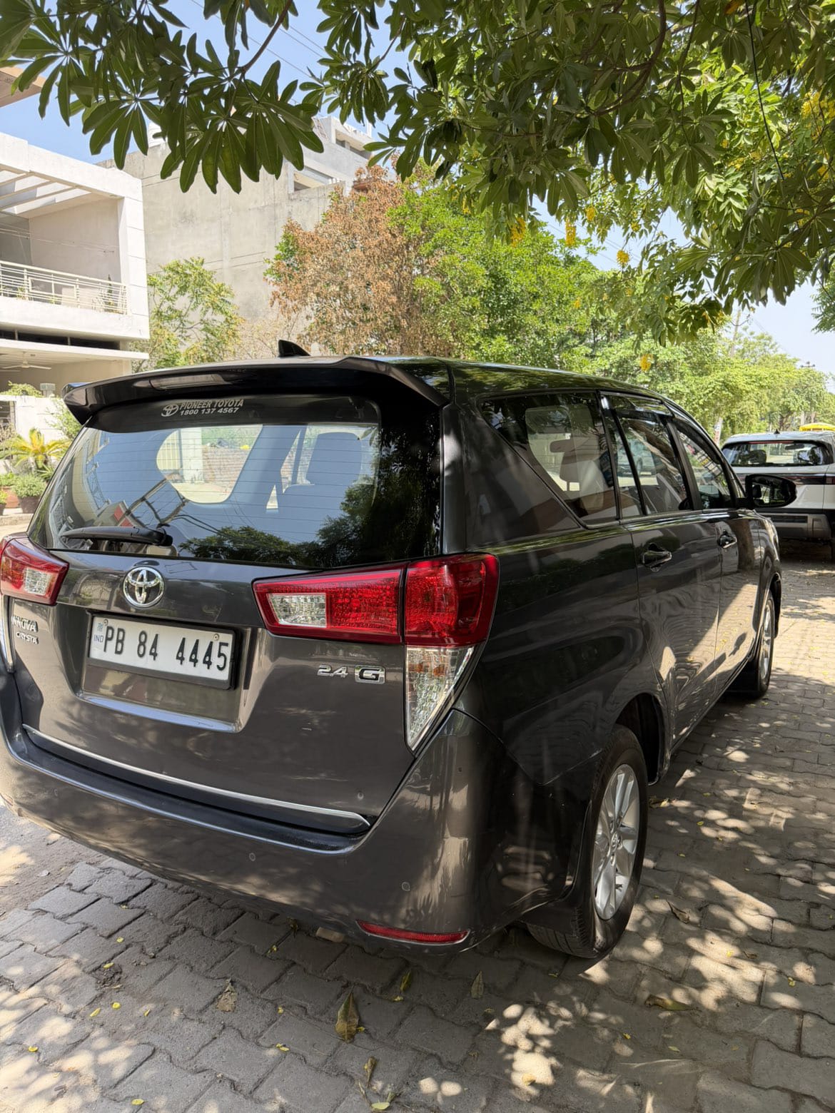 Buy Used Toyota Innova Crysta 2.4 G MT of 2020 model @ 14,90,000 INR in ...