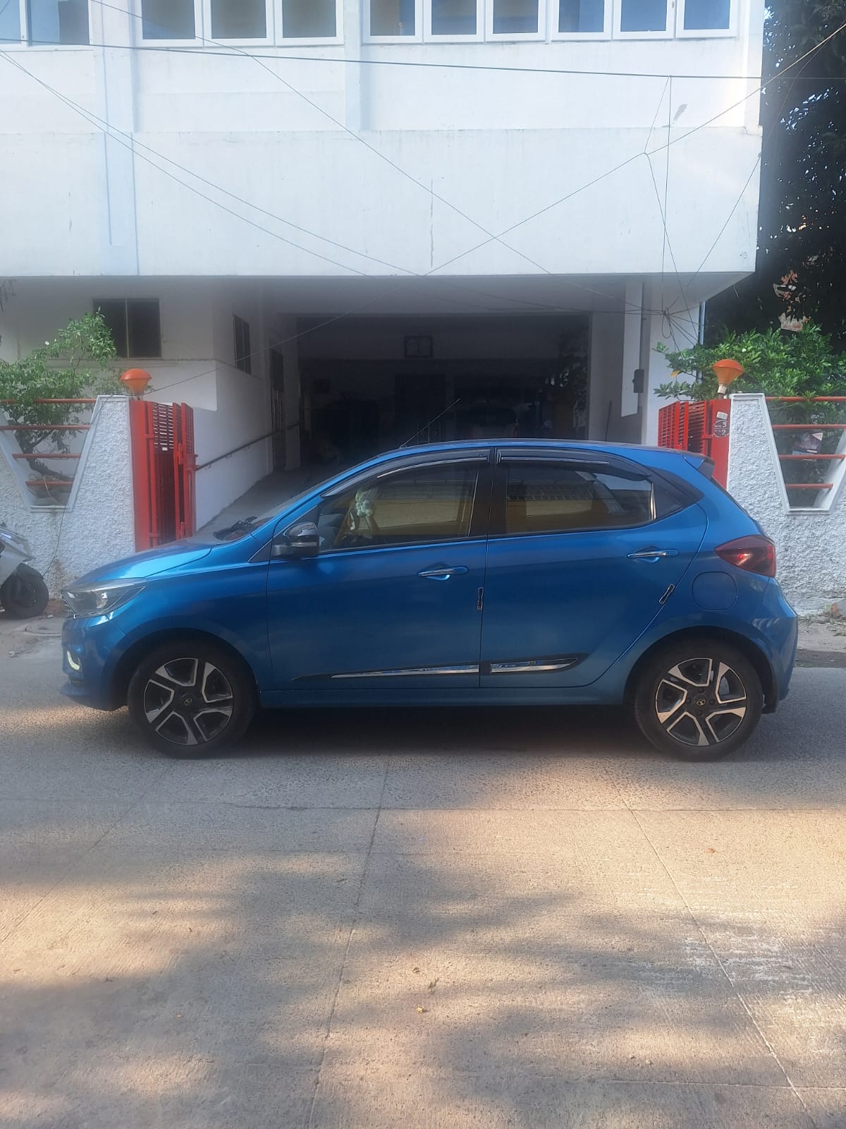 Buy Used Tata Tiago XZA Plus Option AMT of 2024 model @ 6,50,000 INR in ...