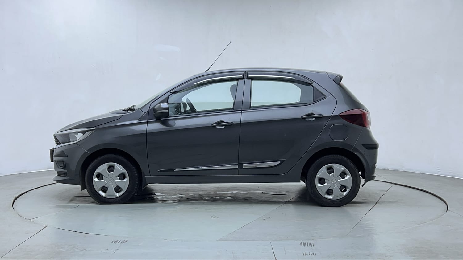 Buy Used Tata Tiago XTA AMT of 2021 model @ 4,94,000 INR in Mumbai ...