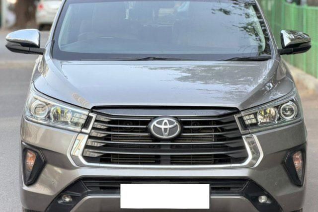 2022 Toyota Innova Crysta 2393 cc कार राजकोट में ₹25.50 Lakh में - CarDekho