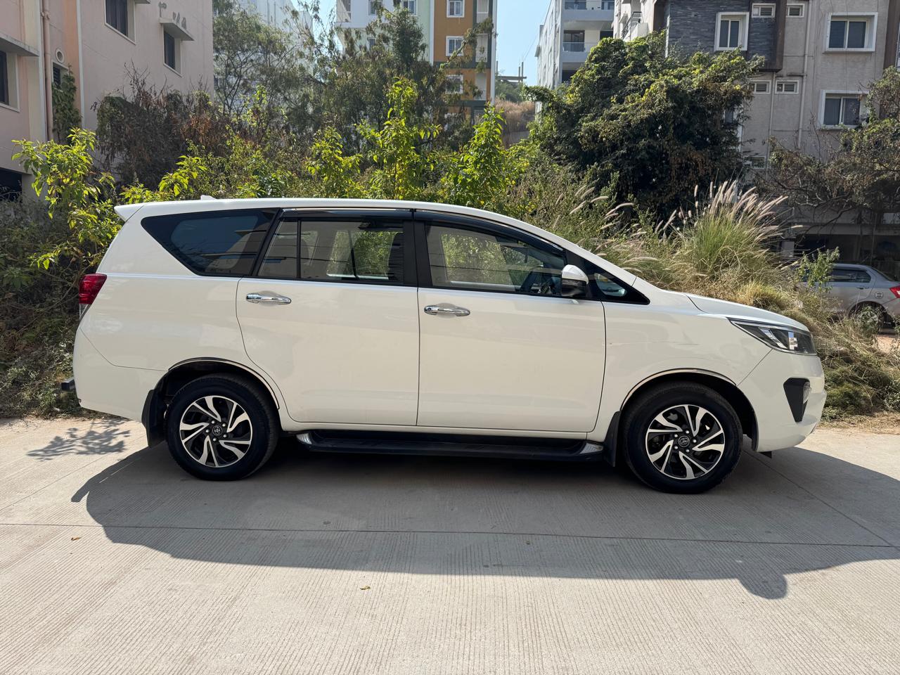 Buy Used Toyota Innova Crysta 2.4 GX 8 STR AT of 2021 model @ 23,50,000 ...