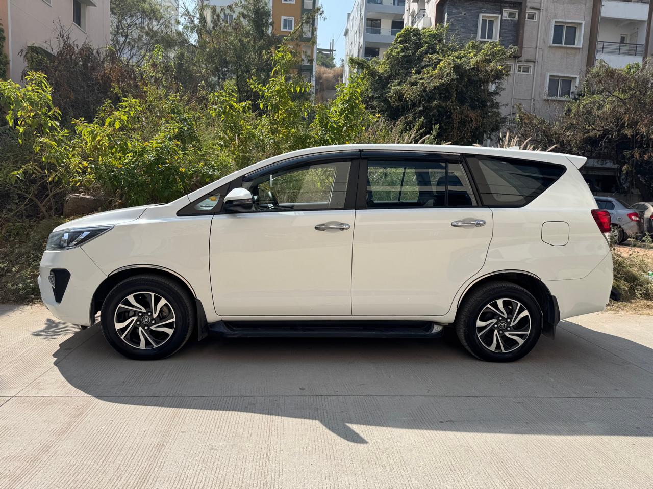 Buy Used Toyota Innova Crysta 2.4 GX 8 STR AT of 2021 model @ 23,50,000 ...