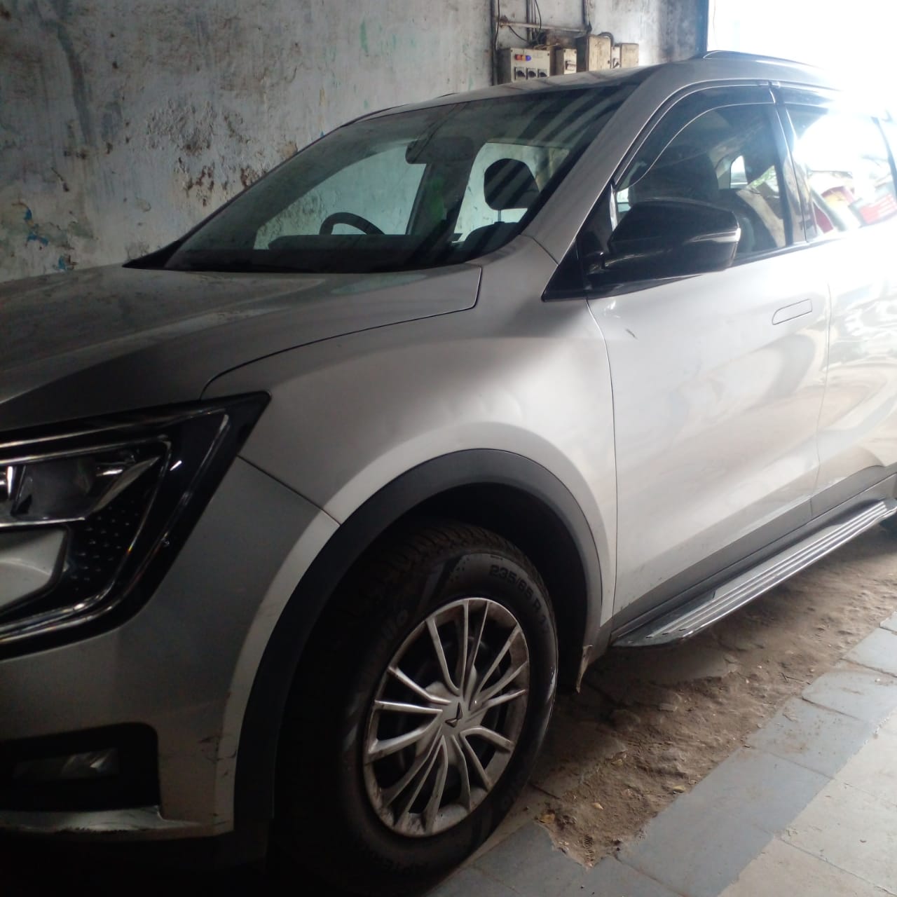 Buy Used Mahindra XUV700 AX3 7 Str Diesel of 2023 model @ 18,50,000 INR ...