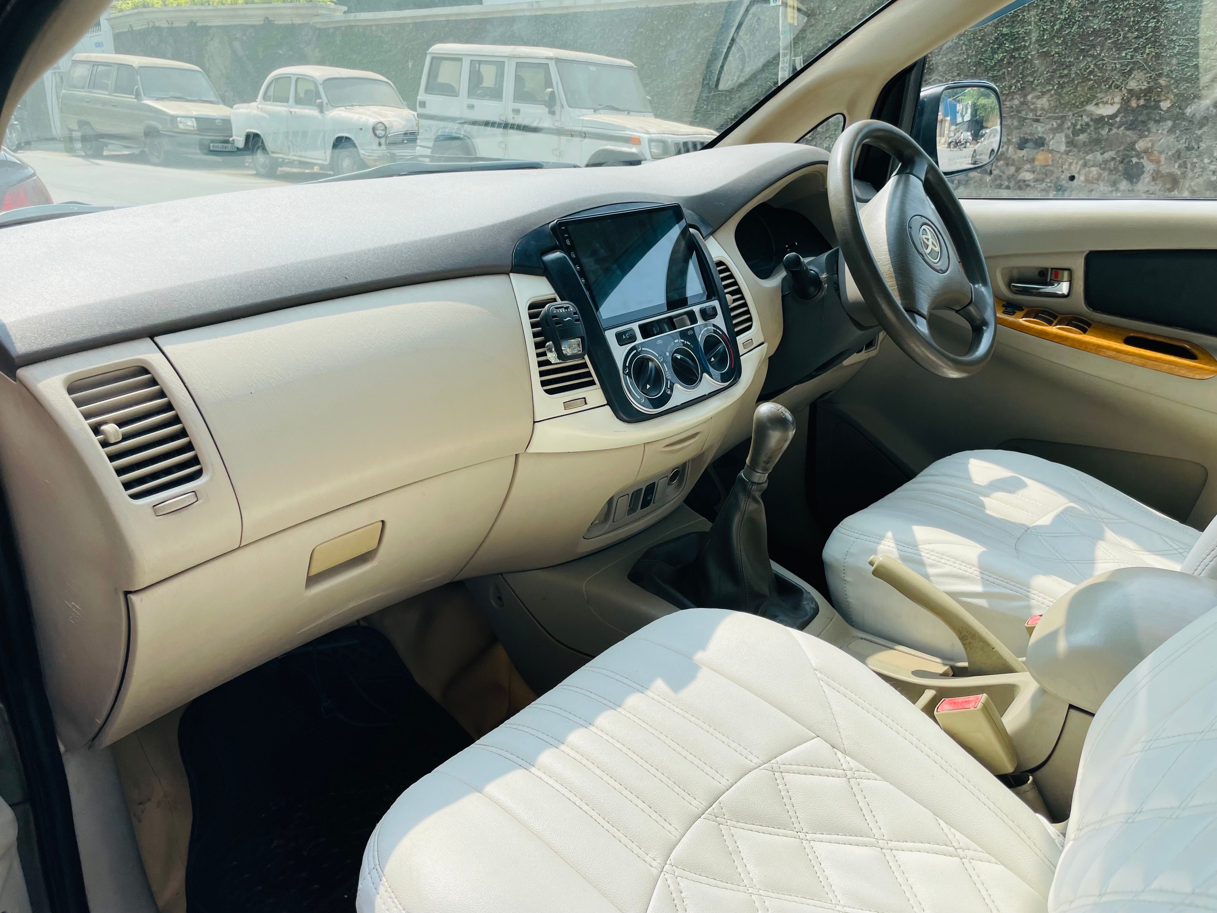 Buy Used Toyota Innova 2.5 G Diesel 8 Seater BS III of 2011 model @ 4 ...