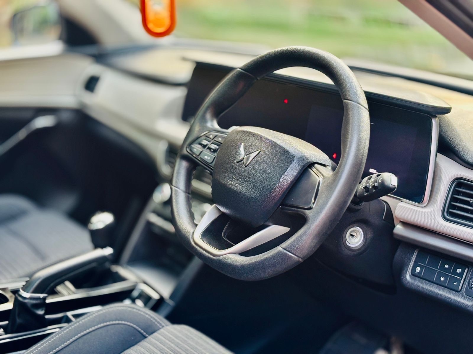 Buy Used Mahindra XUV700 AX5 BSVI of 2022 model @ 14,75,000 INR in Delhi - 4967321 - ZigWheels.com