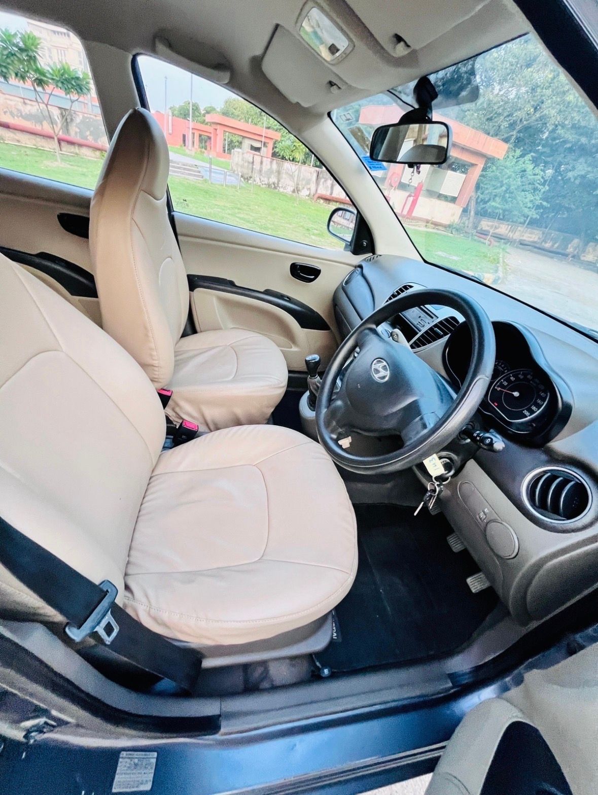 Buy Used Hyundai i10 Magna 1.1L of 2015 model @ 2,25,000 INR in Delhi ...
