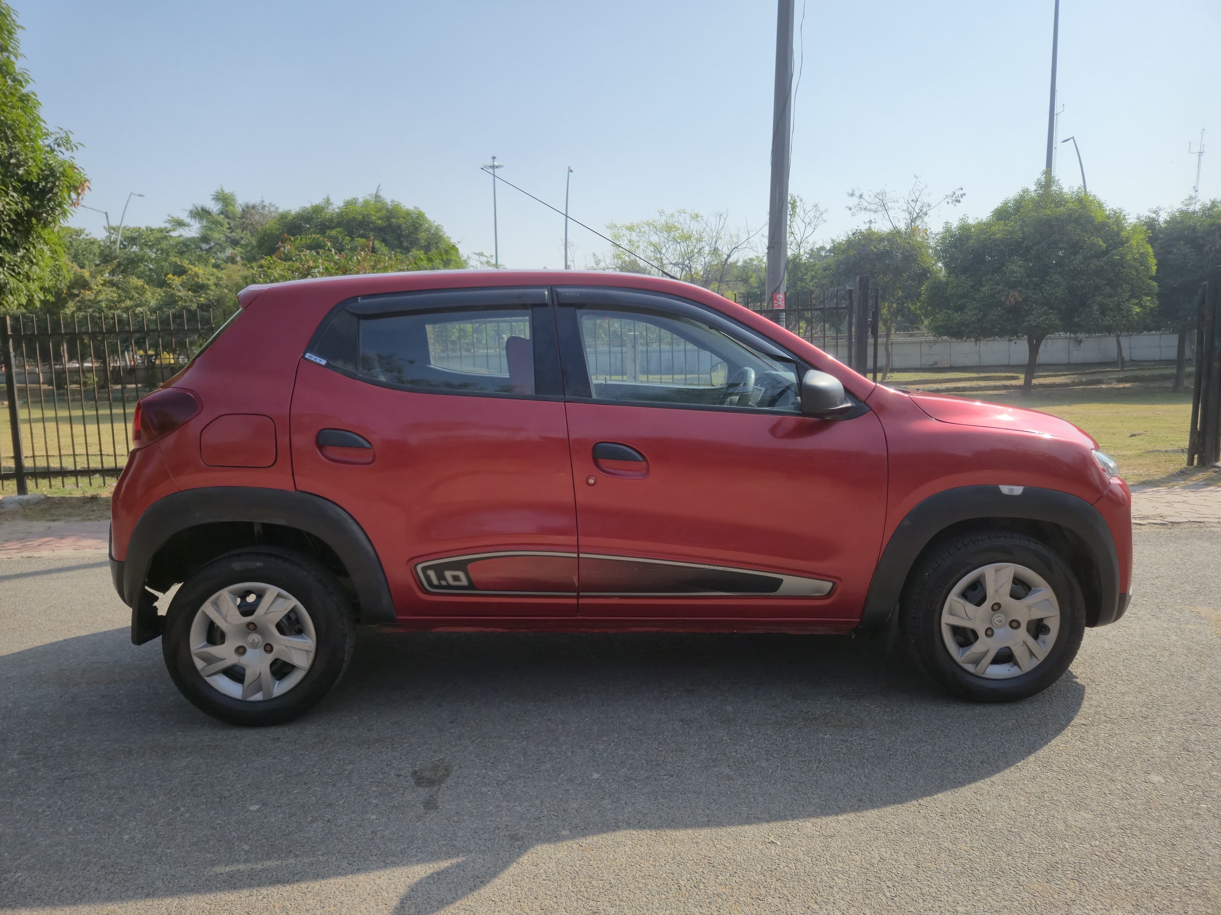 Buy Used Renault KWID 1.0 RXT Opt BSIV of 2020 model @ 2,50,000 INR in ...