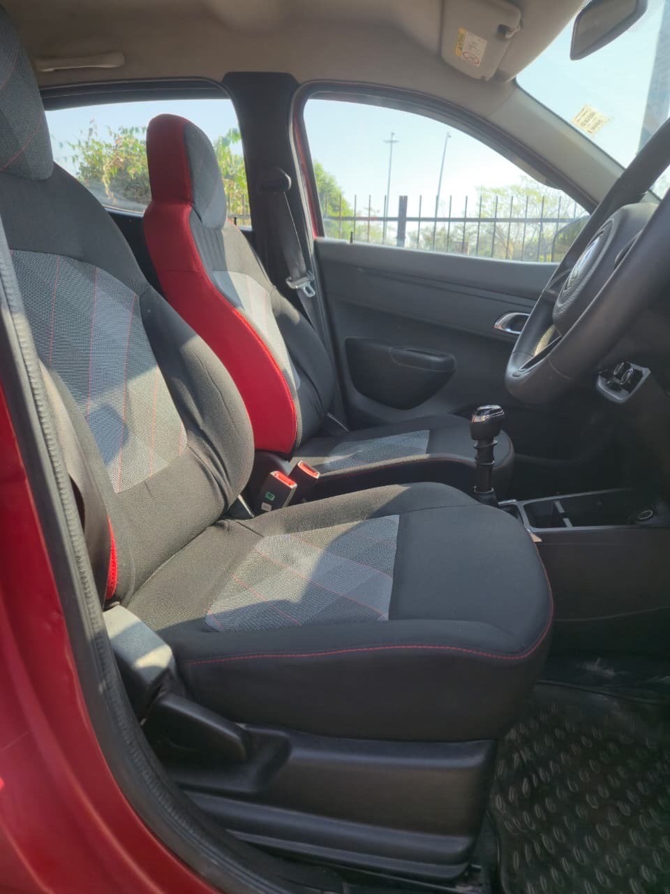 Buy Used Renault KWID 1.0 RXT Opt BSIV of 2020 model @ 2,50,000 INR in ...