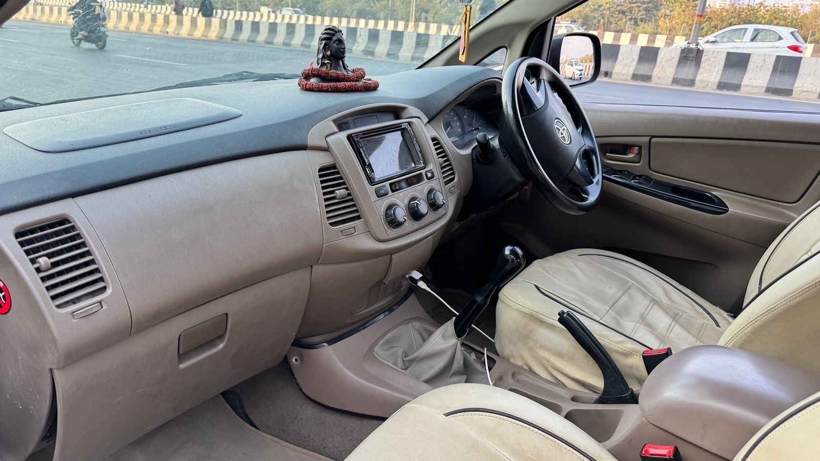 Buy Used Toyota Innova 2.5 ZX Diesel 7 Seater of 2016 model @ 4,55,555 ...