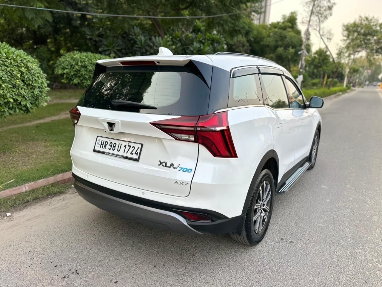 Buy Used Mahindra XUV700 AX7 6Str AT of 2024 model @ 19,25,000 INR in ...