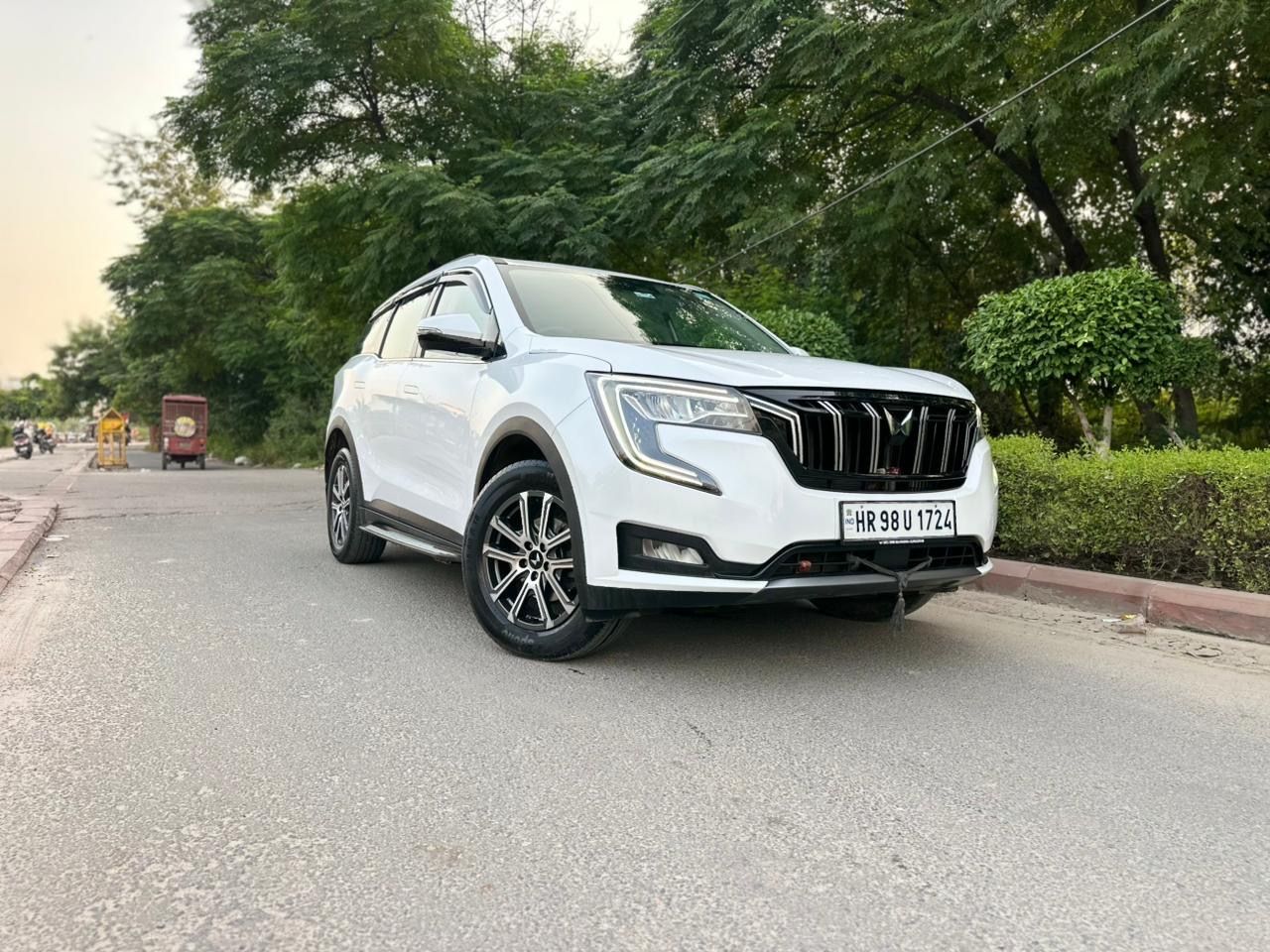 Buy Used Mahindra XUV700 AX7 6Str AT of 2024 model @ 19,25,000 INR in ...