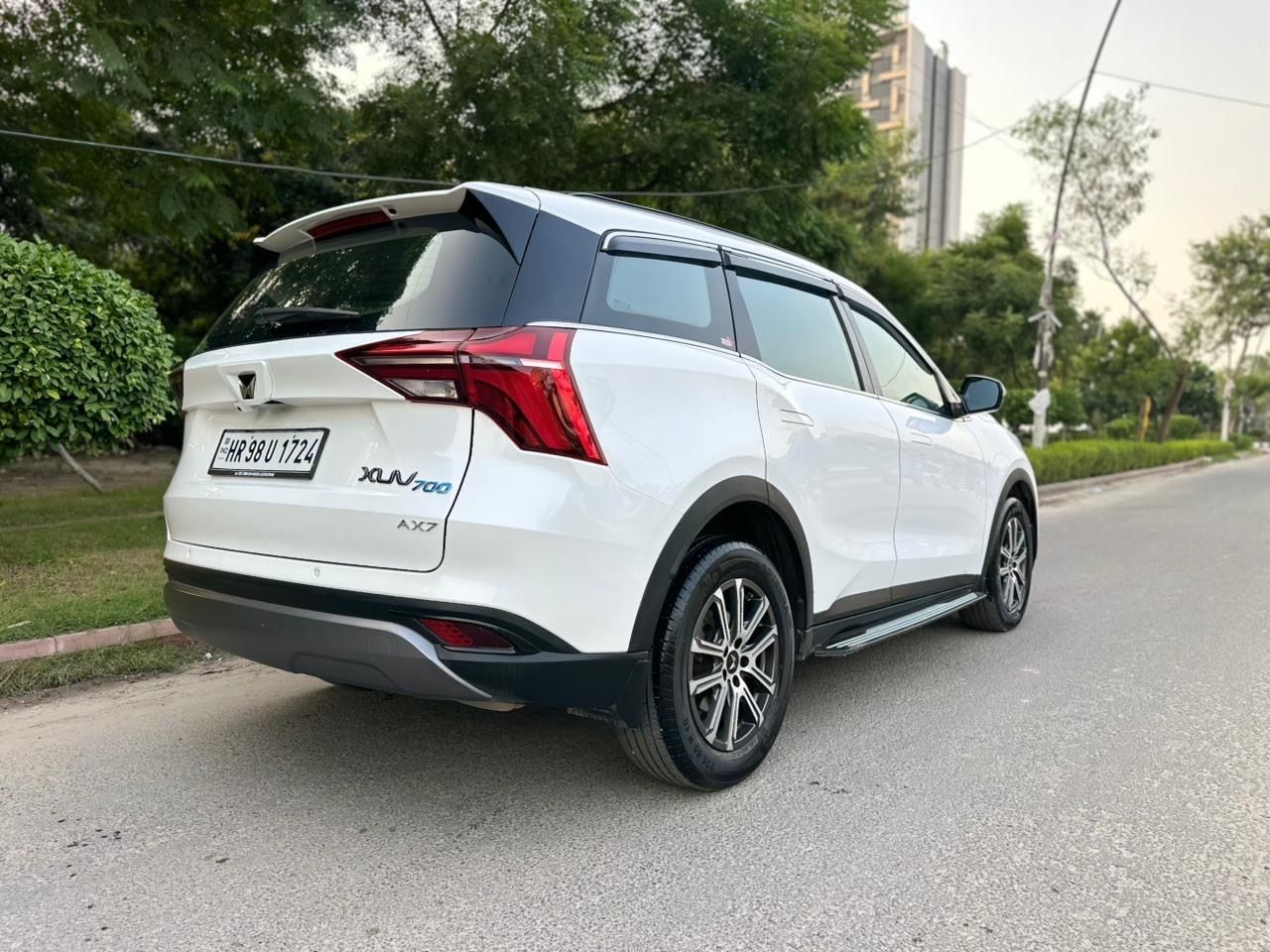 Buy Used Mahindra XUV700 AX7 6Str AT of 2024 model @ 19,25,000 INR in ...