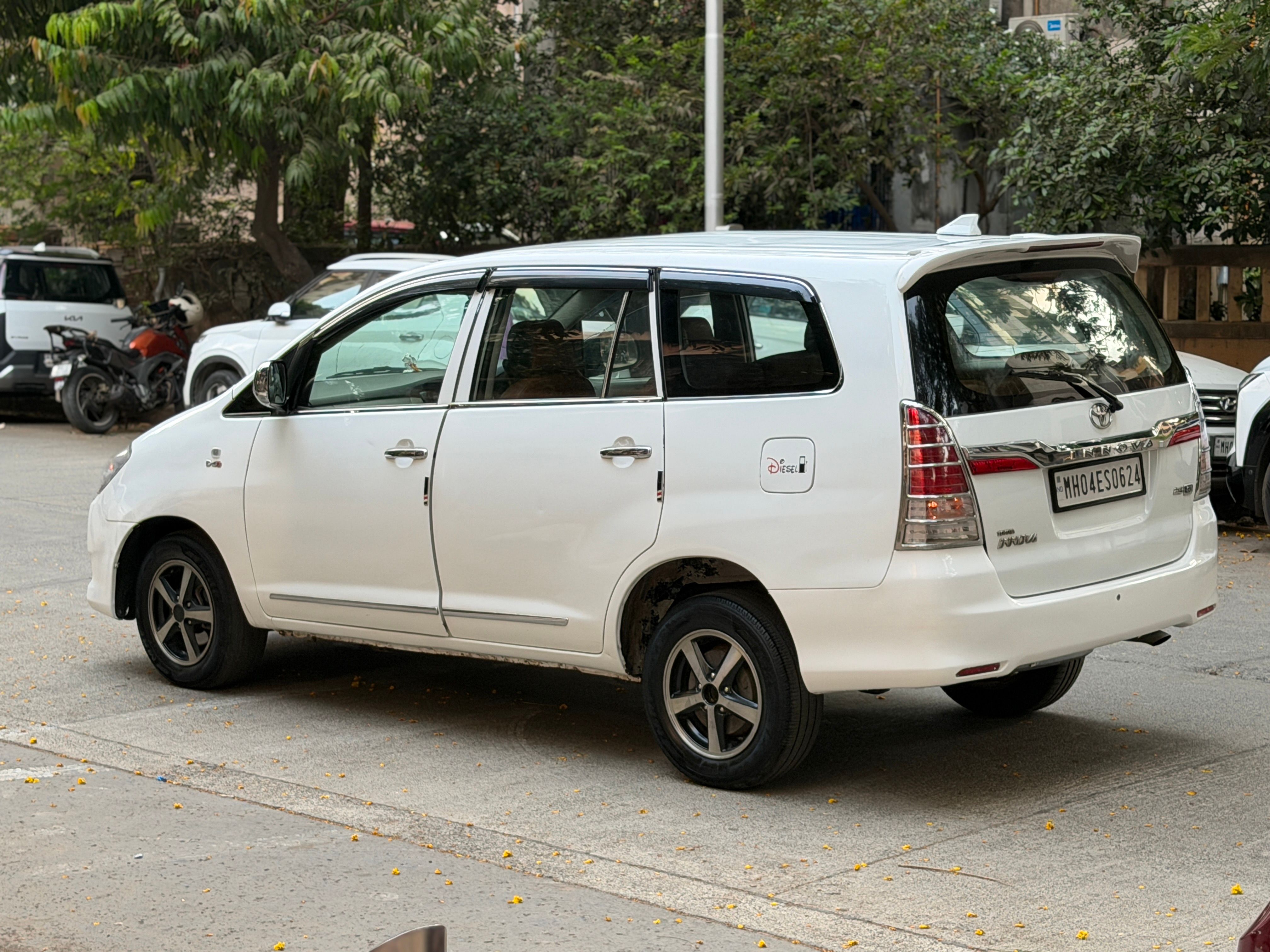 Buy Used Toyota Innova 2.5 G Diesel 7 Seater BS III of 2010 model @ 3 ...